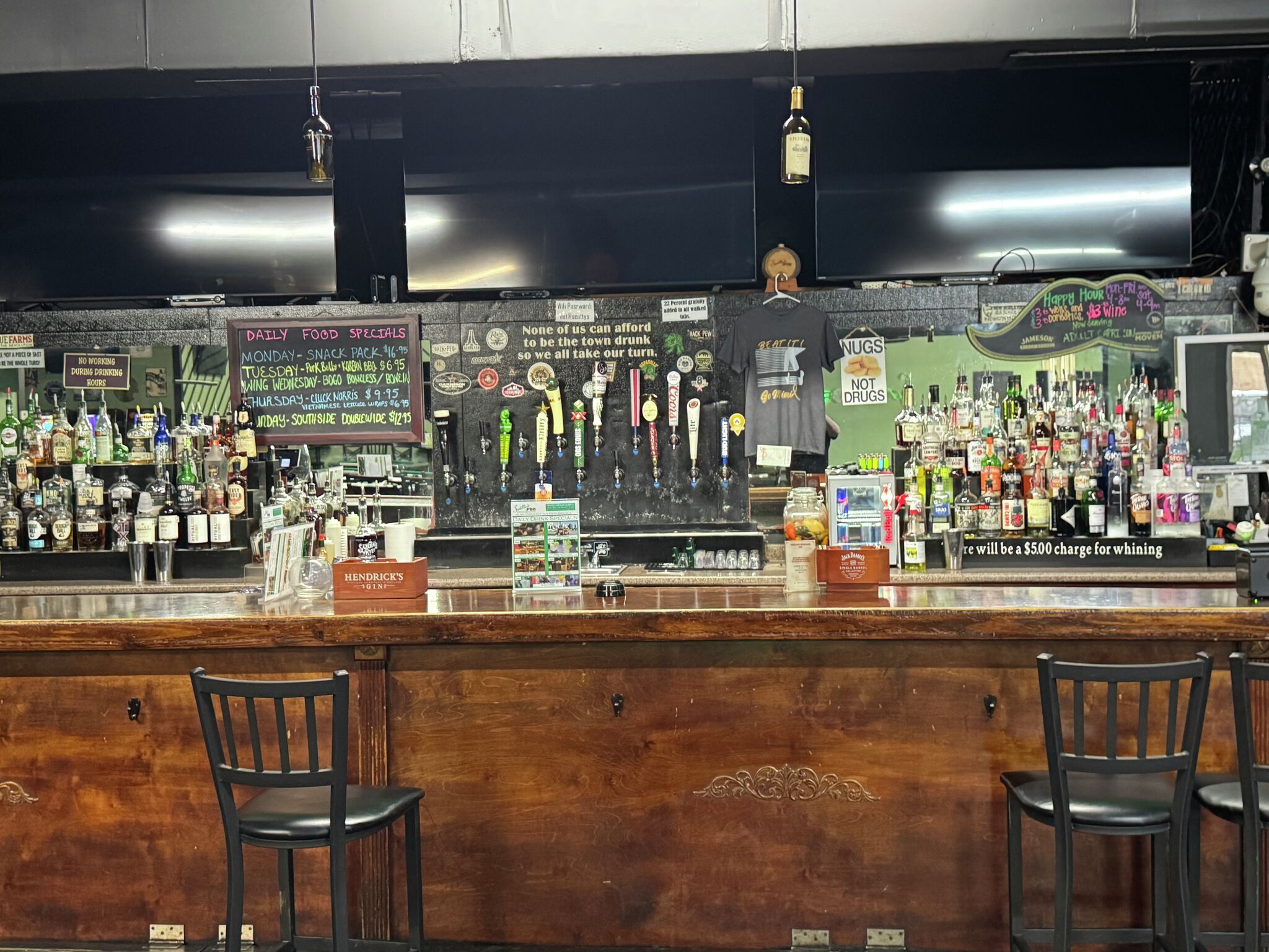 Houston bar among last to ban smoking indoors