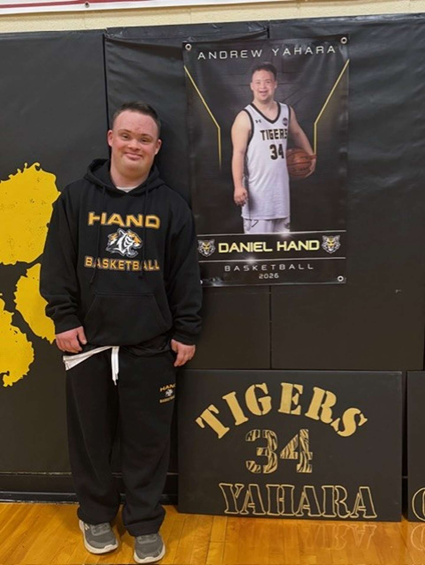 CT boys basketball player Andrew Yahara 'a ball of energy' at Hand