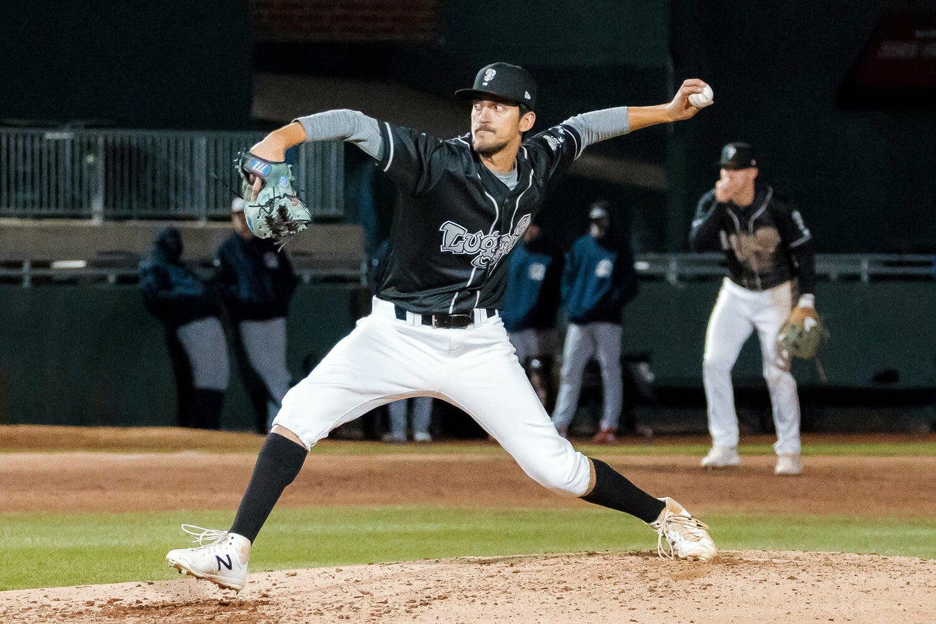 Tecos sign left-handed reliever David Leal