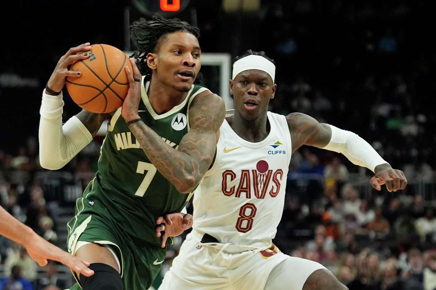 Porter, Rollins lead the Bucks past the short-handed Cavaliers, 118-116