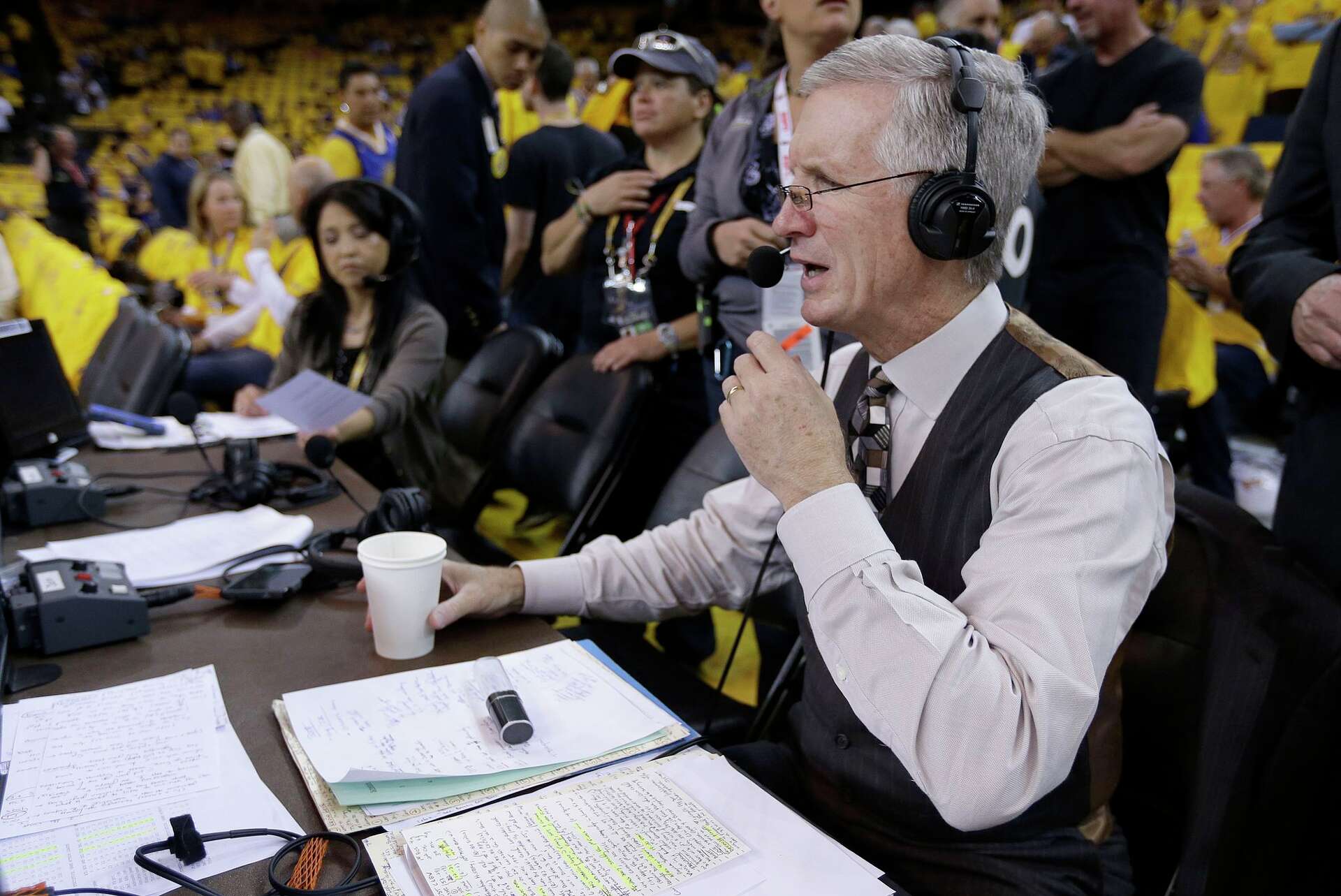 ‘Bang! Bang!’ When Mike Breen got lost in Steph Curry’s legendary 3