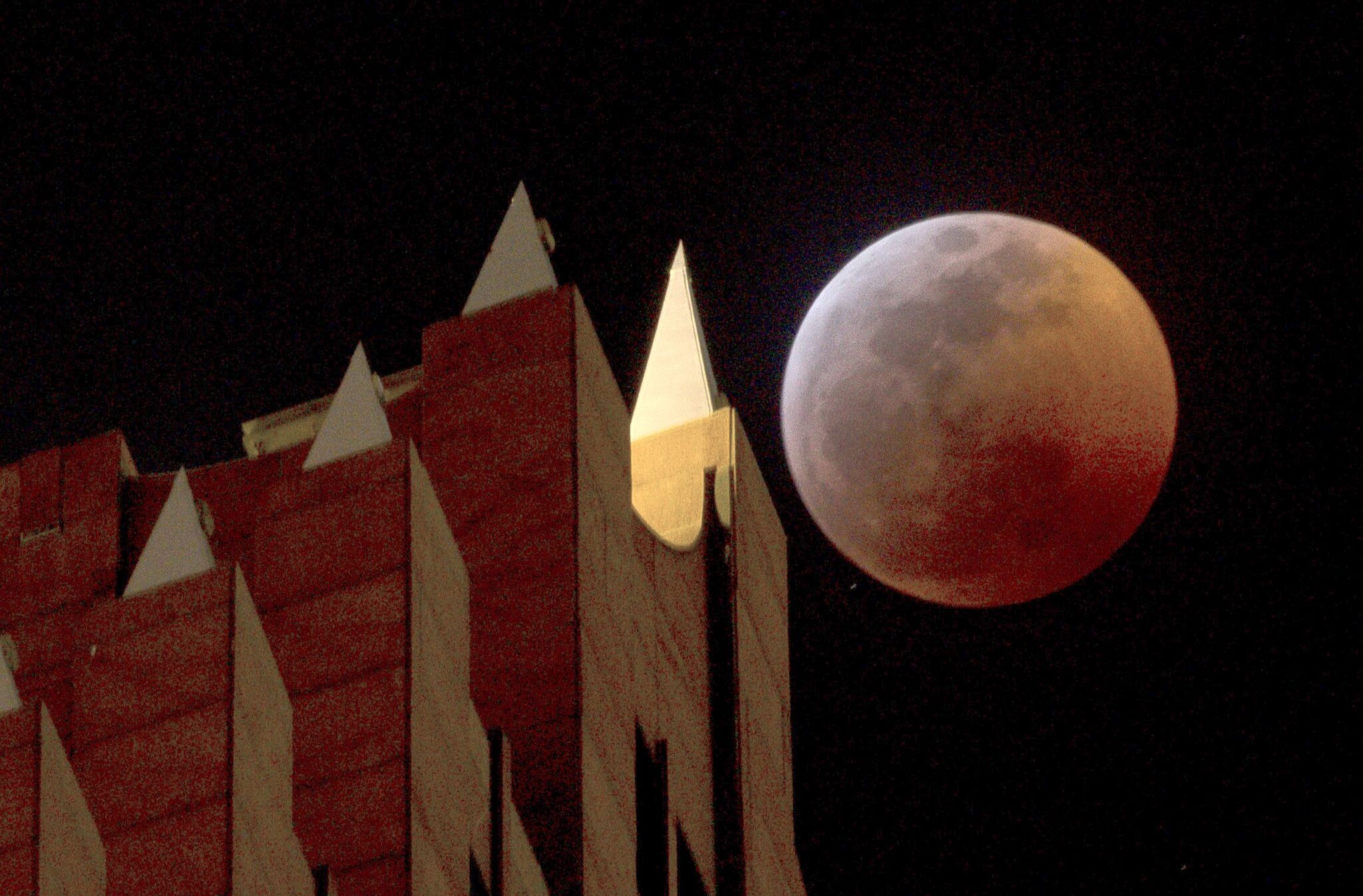 Want to see the blood moon lunar eclipse in CT? Here's what to know