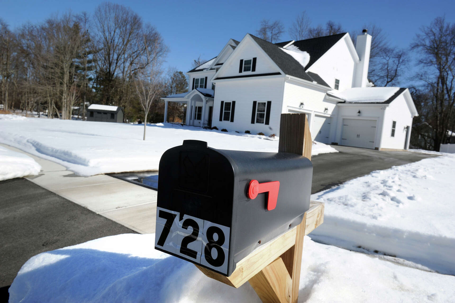 Blizzard causes days of mail delays for CT residents