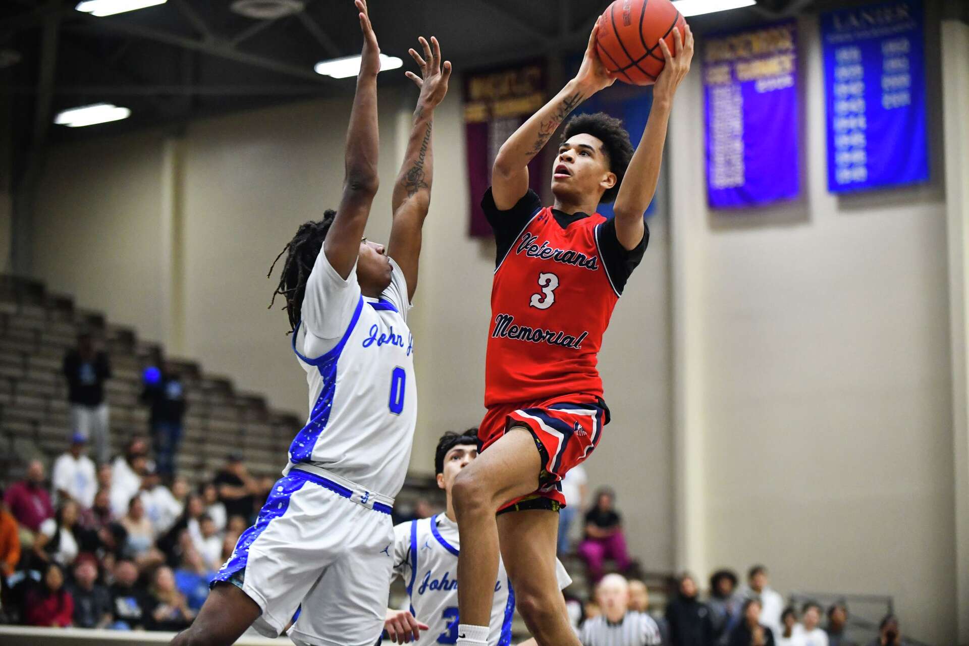 Veterans Memorial boys outpace Jay in high school basketball playoffs