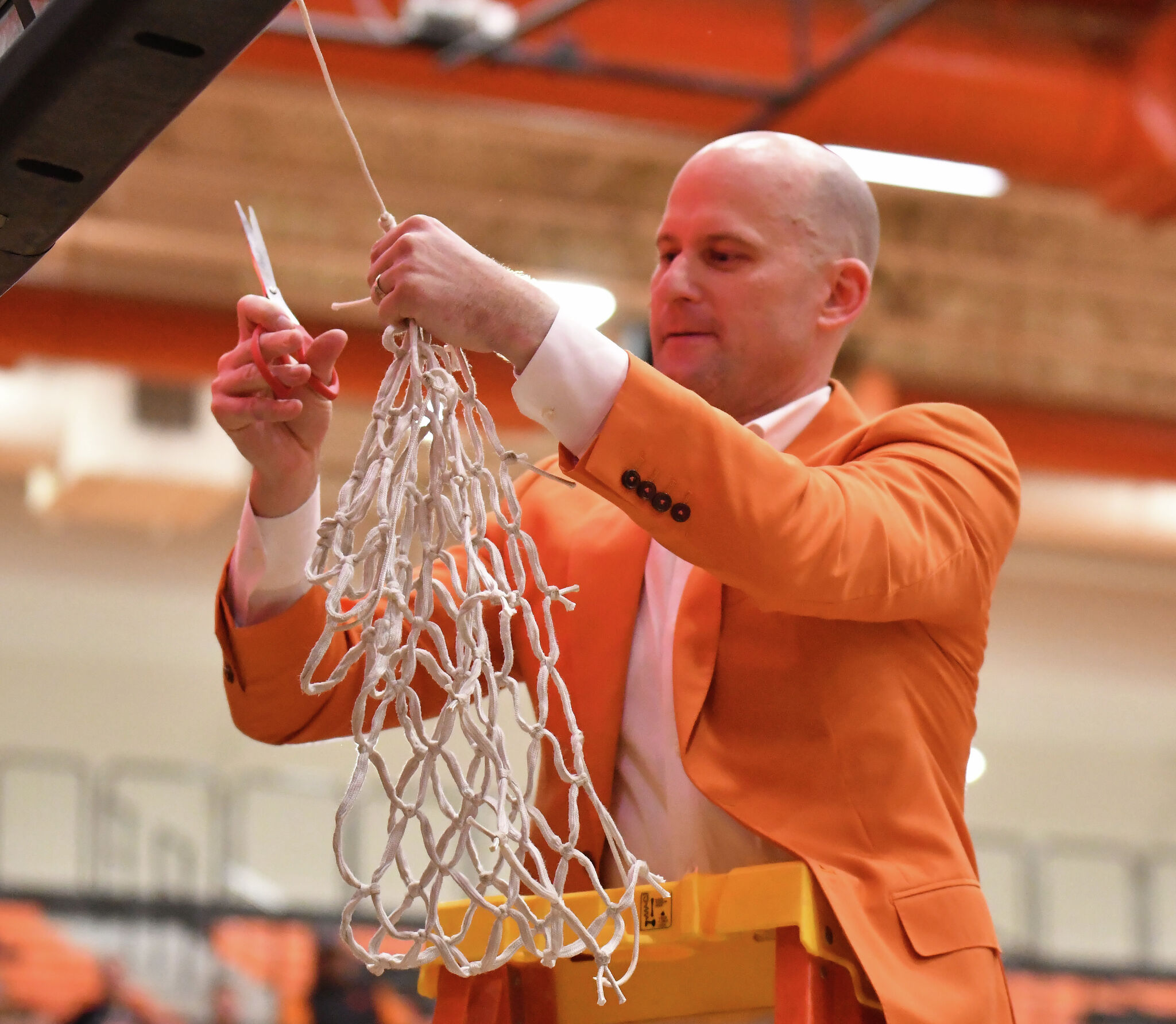 Edwardsville coach Dustin Battas earns his first regional championship