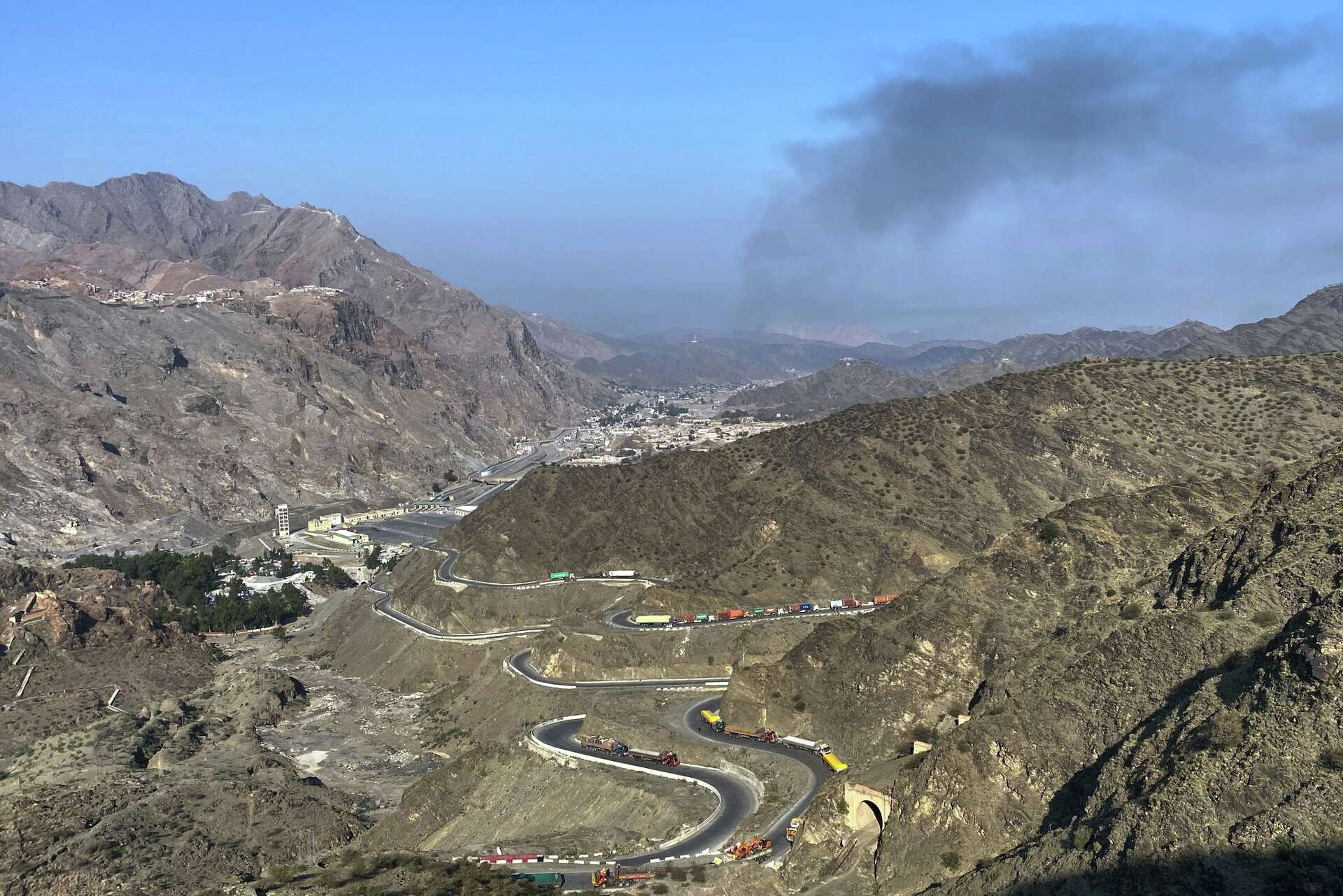Afghanistan's soldiers guard the border with Pakistan as both countries ...