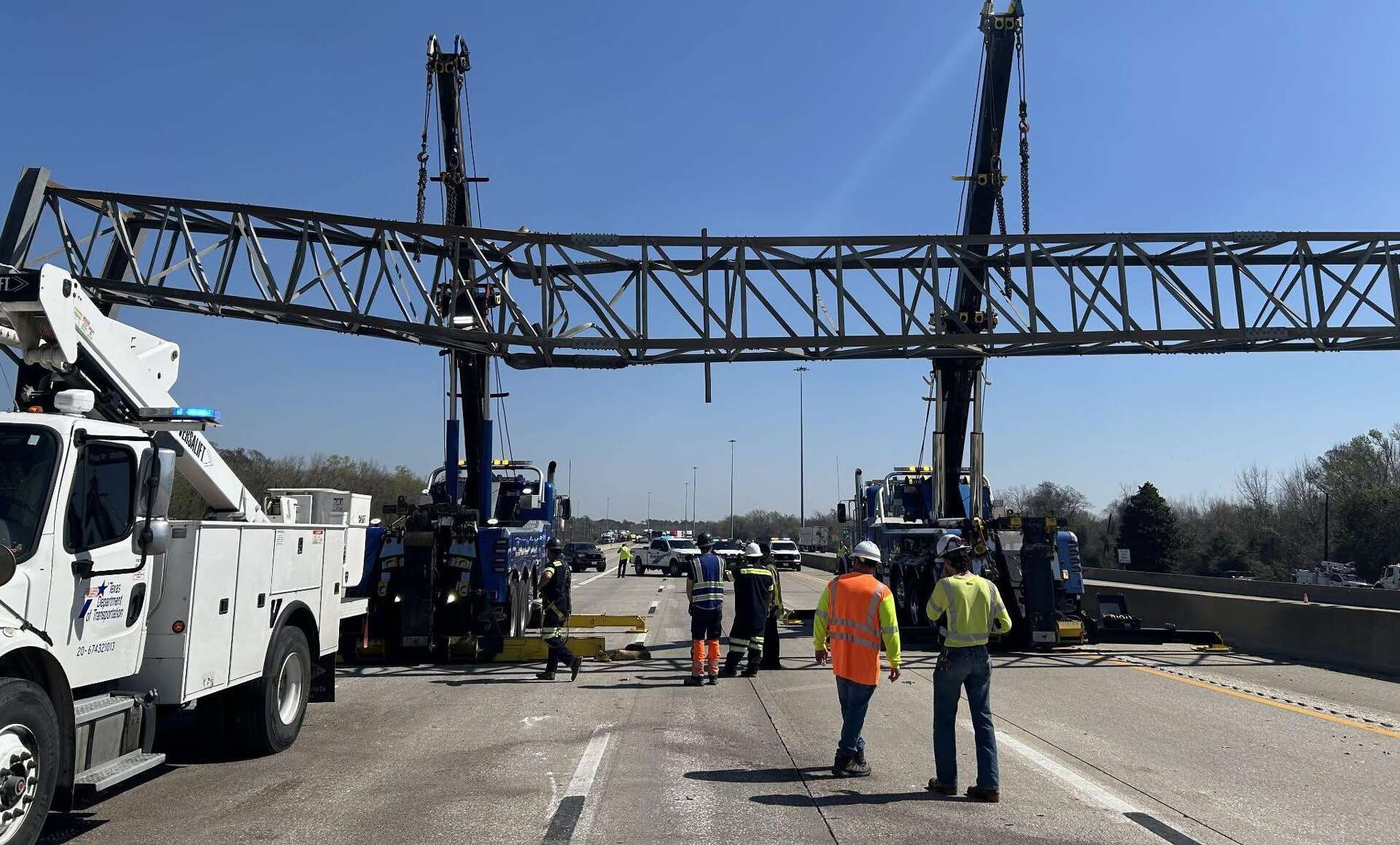 I-10 travel reopens after Purple Heart Bridge fatal crash, fallen sign