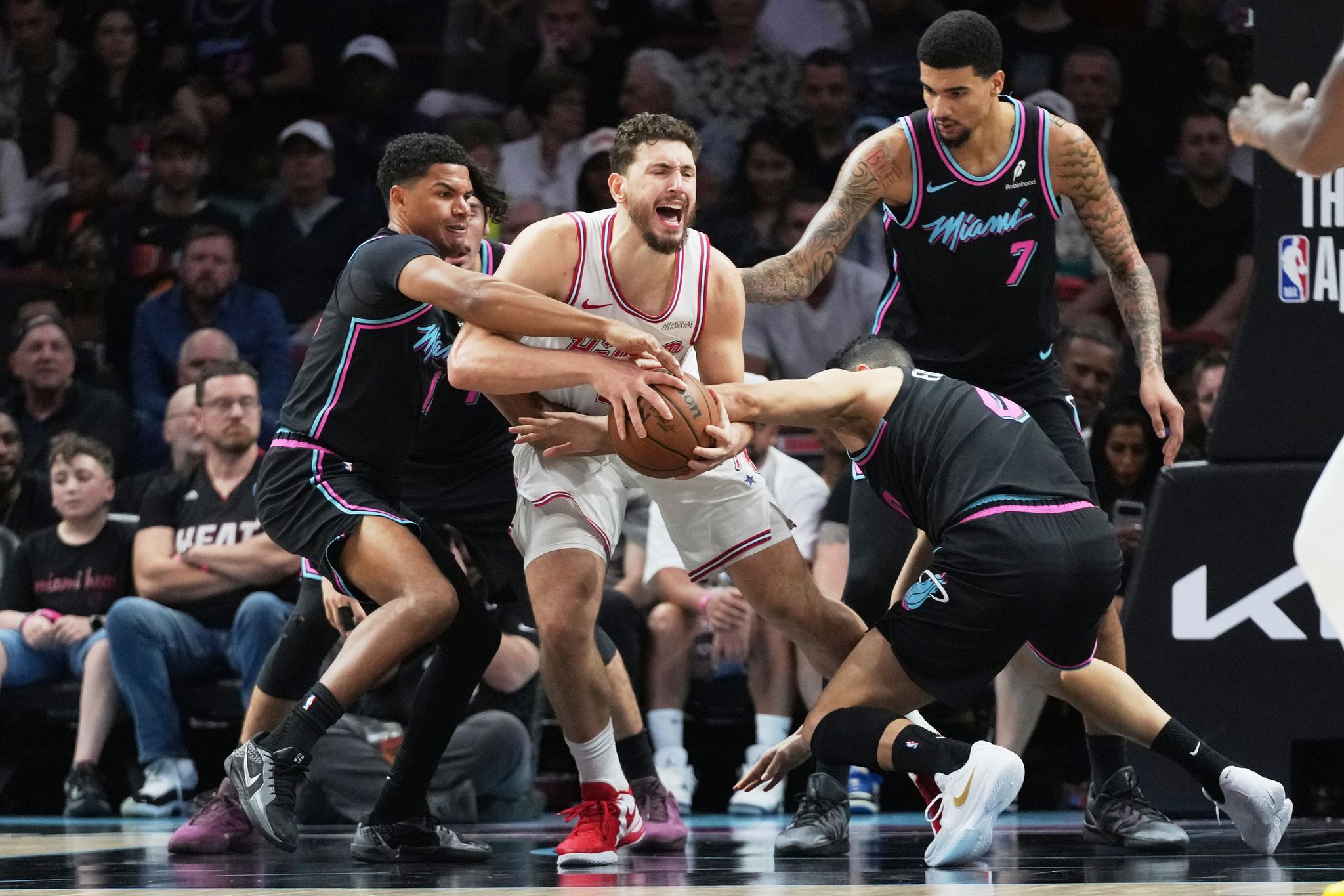 Houston Rockets' winning streak ends with loss to Miami Heat