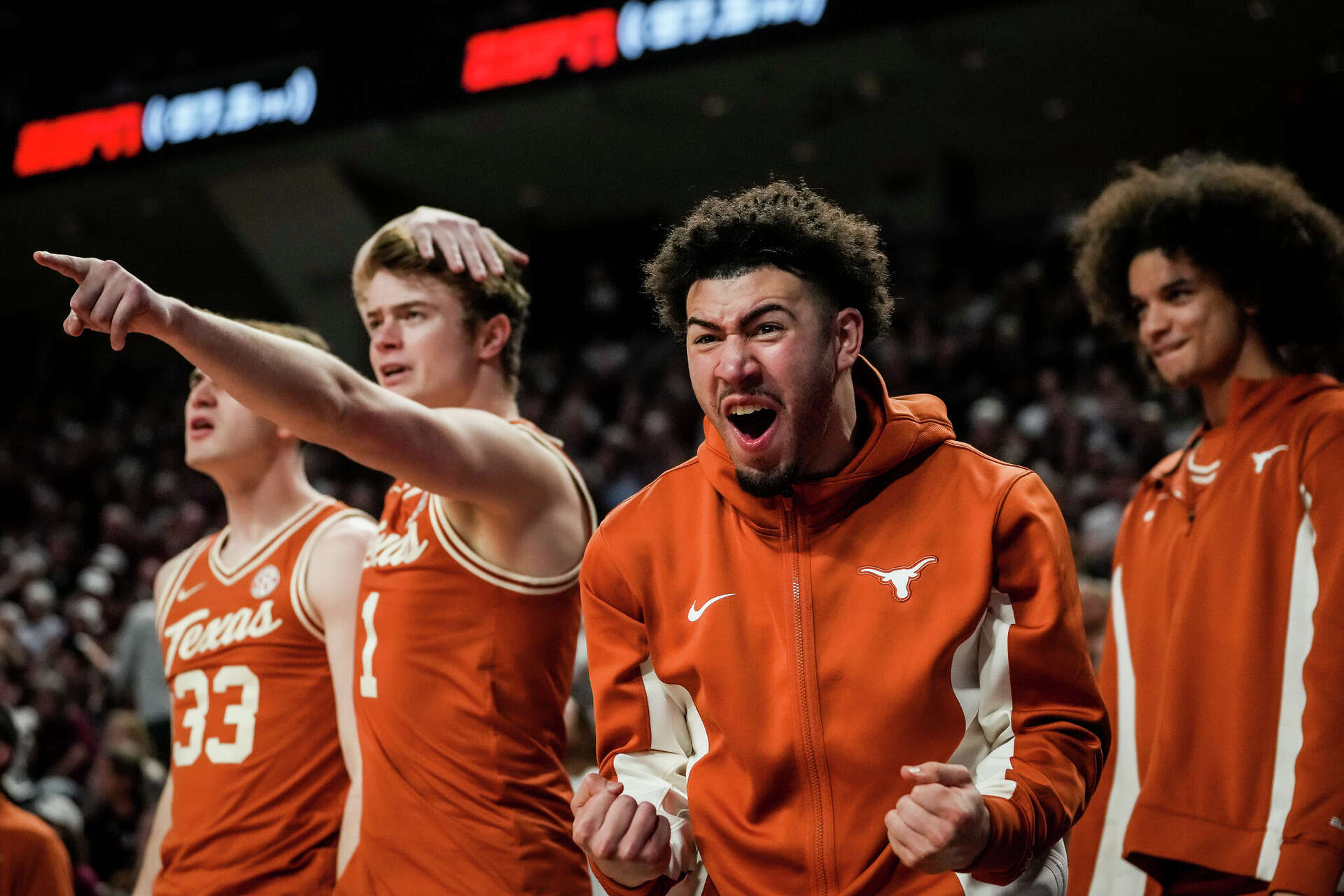 Texas vs Texas A&M: Replay, highlights as UT grinds out huge road win