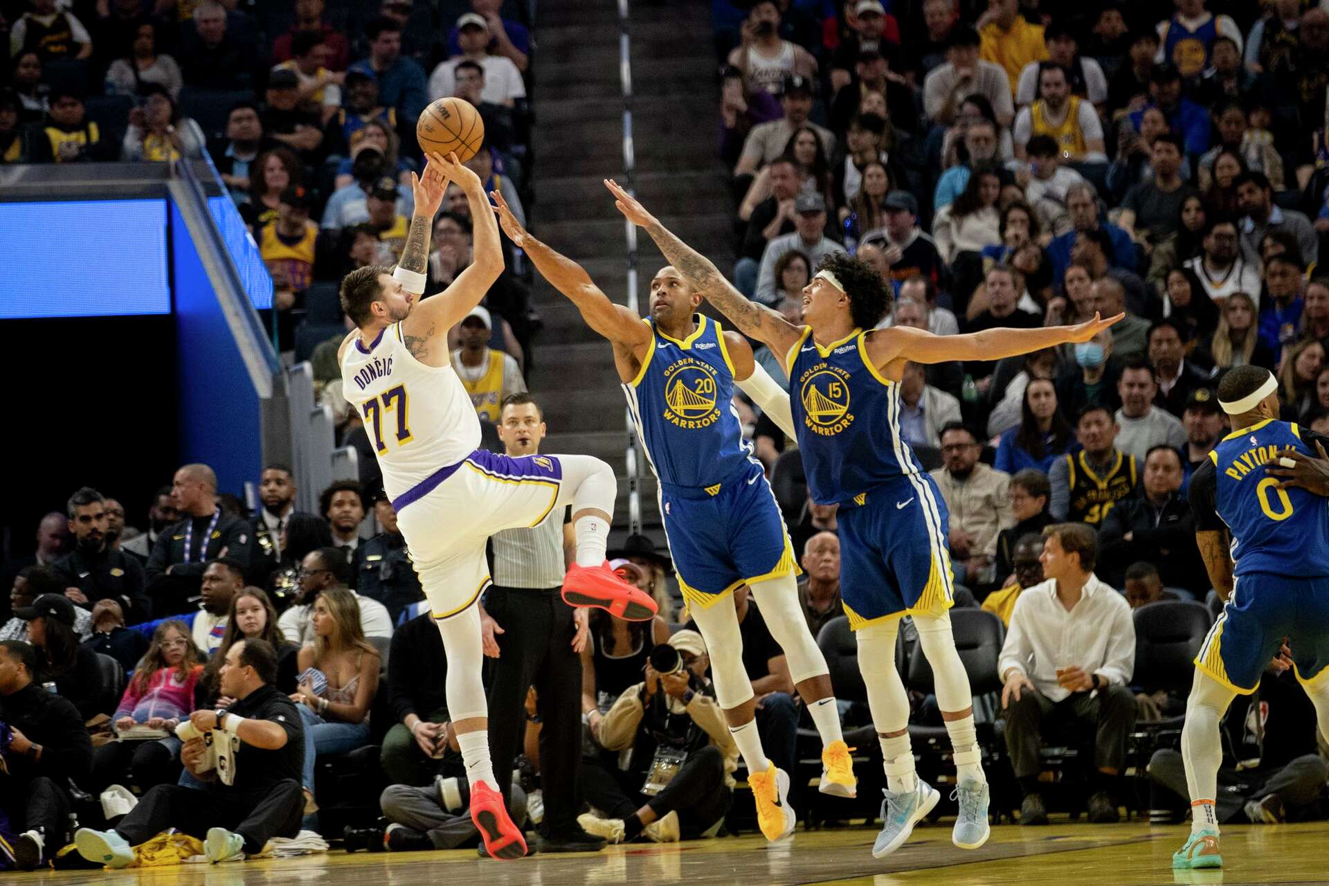 Steph Curry sits again as Golden State Warriors stumble vs. Lakers