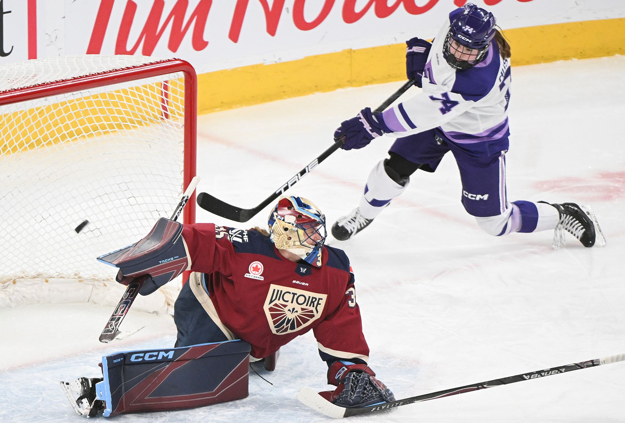 Ann-Renée Desbiens makes 17 saves, Victoire beat Frost 4-0 to take PWHL ...