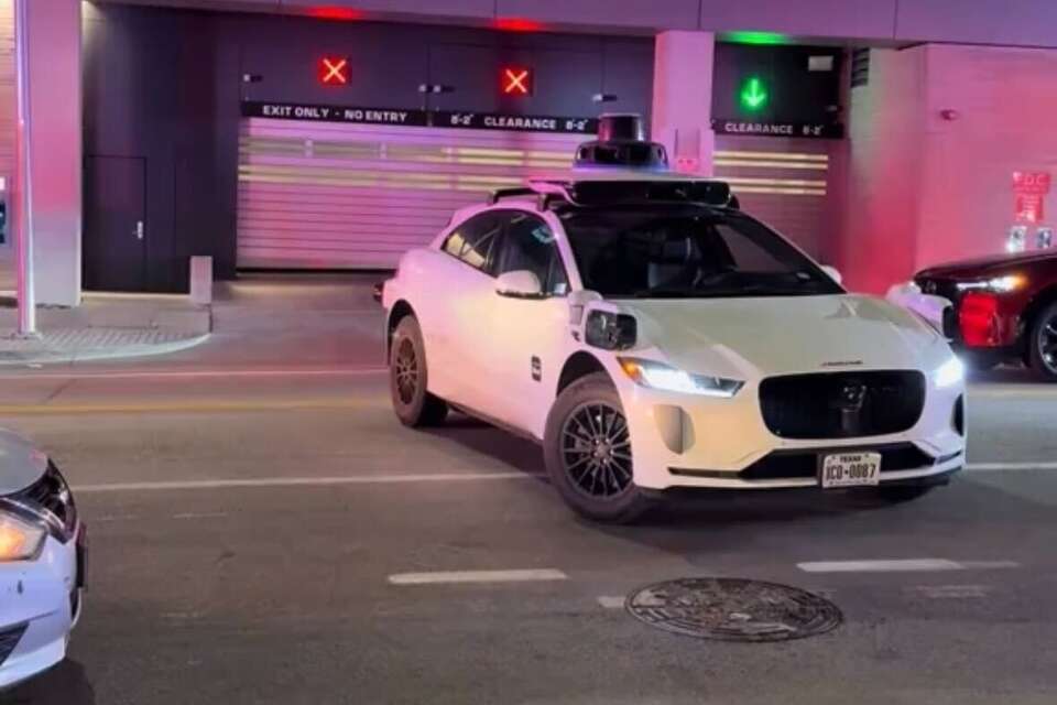 WATCH: Waymo robotaxi blocks EMS from responding to Austin shooting
