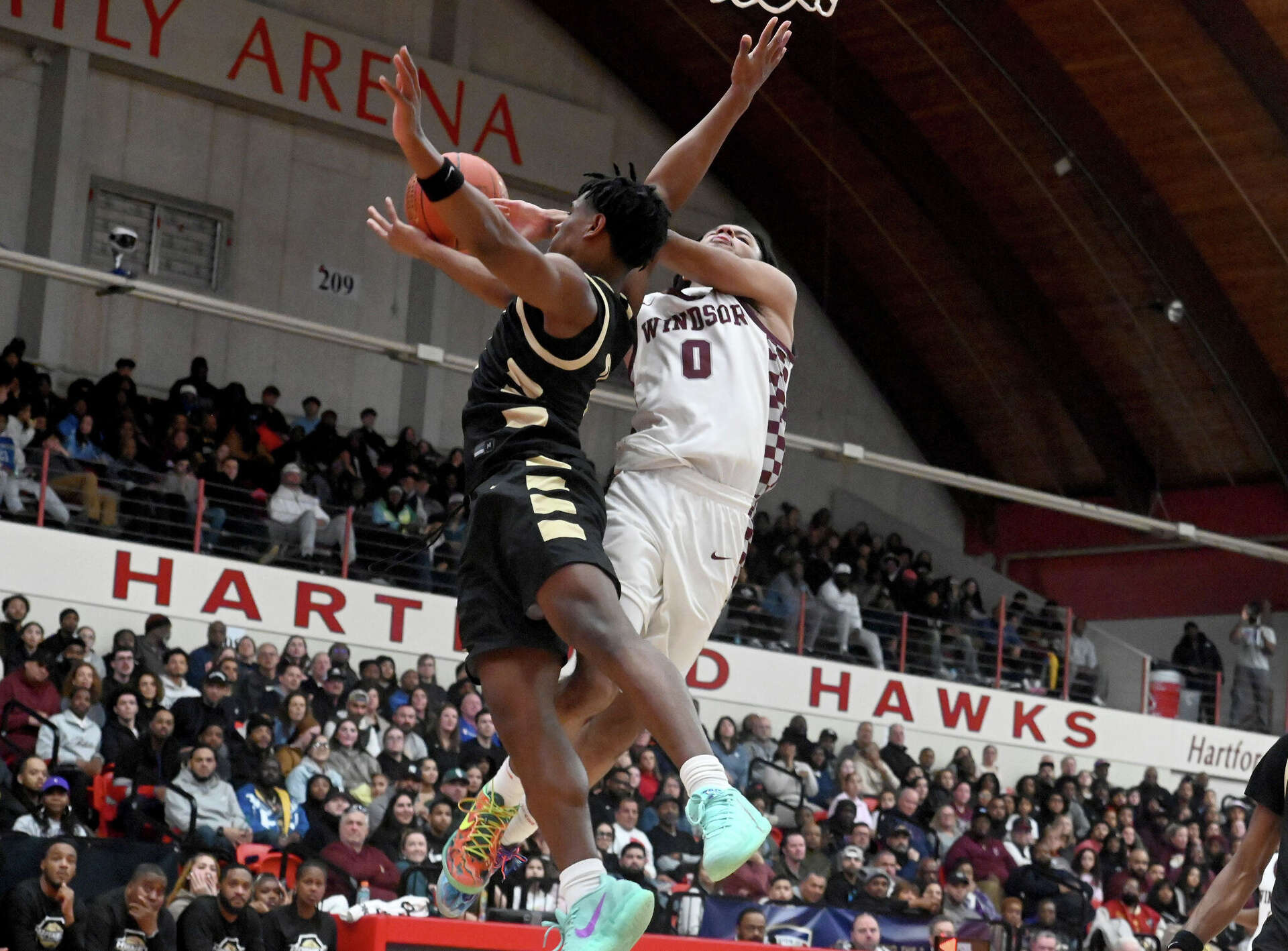 East Hartford beats Windsor in epic CCC boys basketball title game