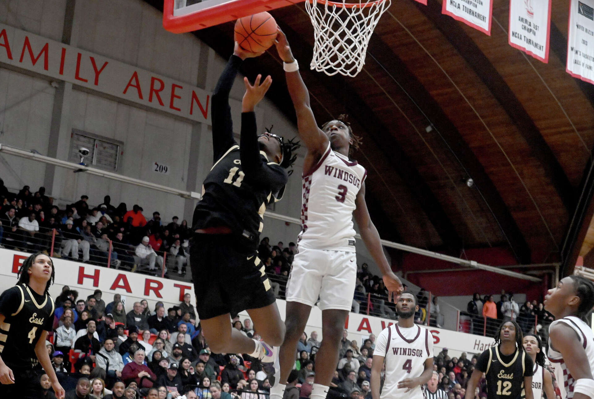 East Hartford beats Windsor in epic CCC boys basketball title game
