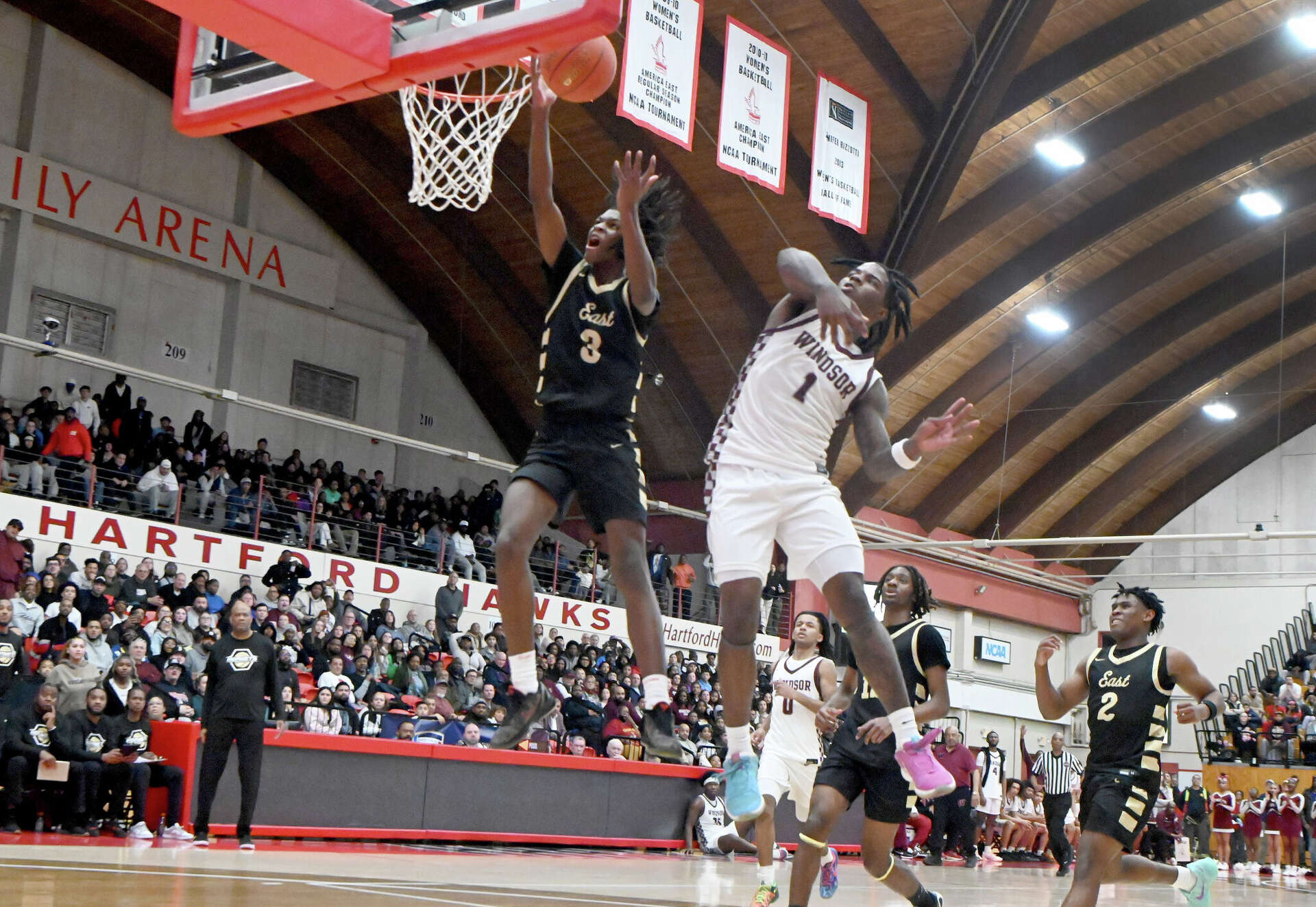 East Hartford beats Windsor in epic CCC boys basketball title game