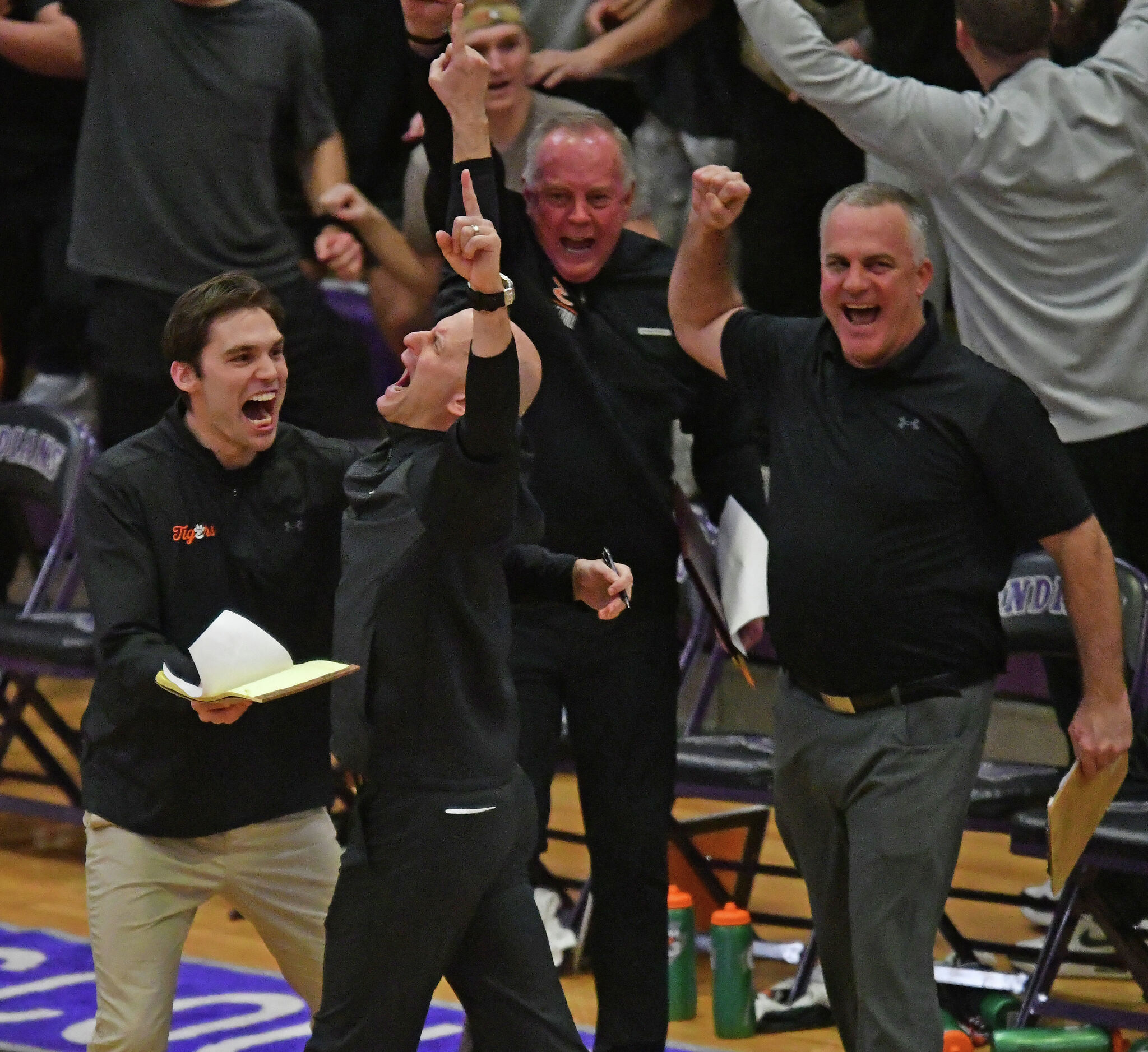 Edwardsville boys basketball faces Alton in Rock Island Sectional