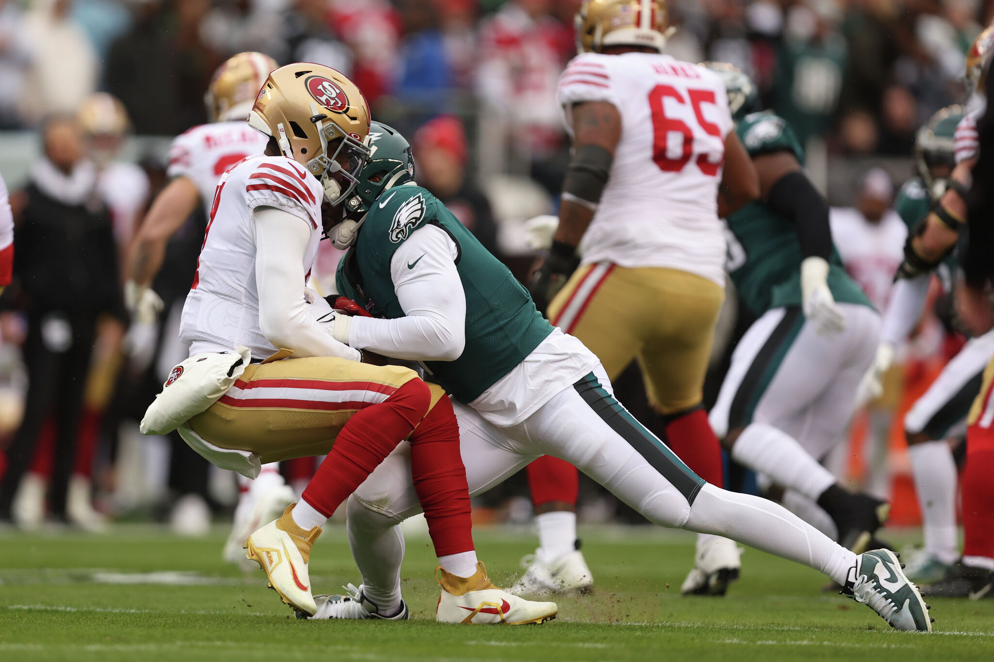 Ex-49ers QB says he suffered brain bleed after Eagles playoff game