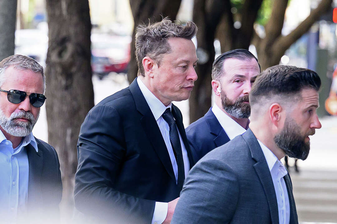Elon Musk defends his tweets in Twitter shareholder trial
