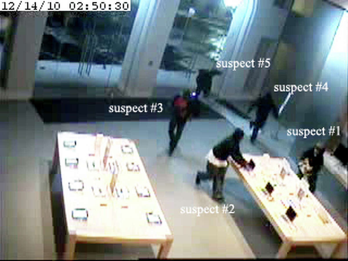 Thieves bust into Avenue Apple Store, take tens of thousands of dollars ...