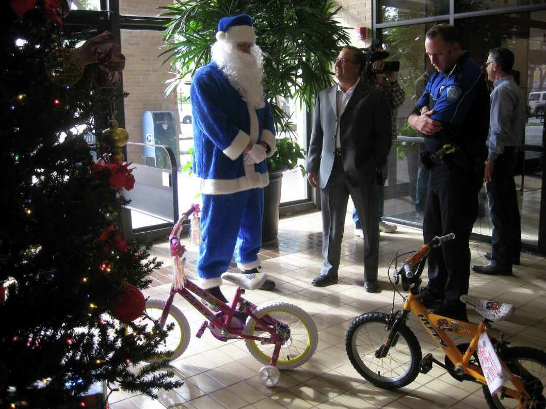 Blue Santa programs around Southeast Texas give toys to area kids