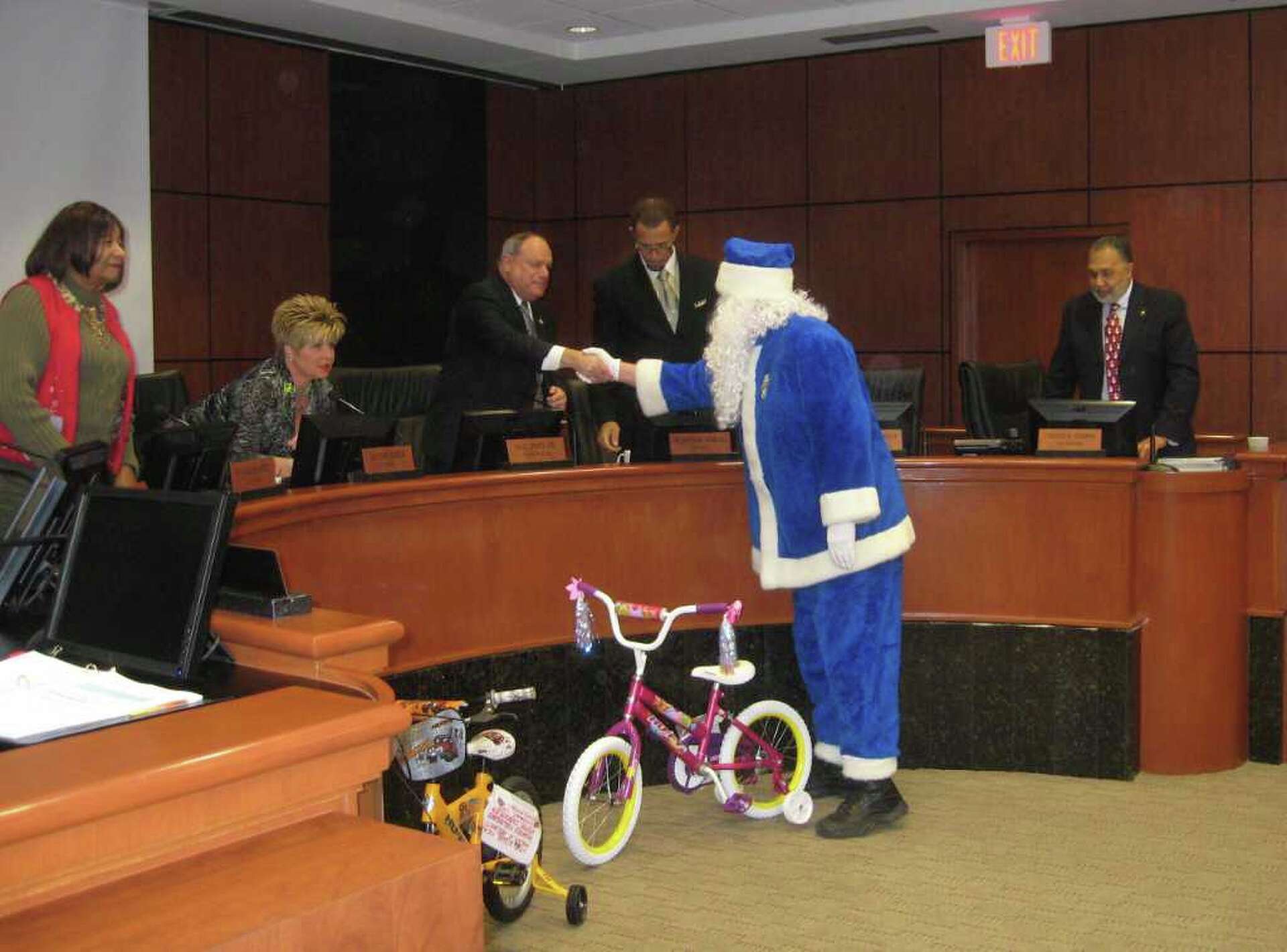 Blue Santa programs around Southeast Texas give toys to area kids