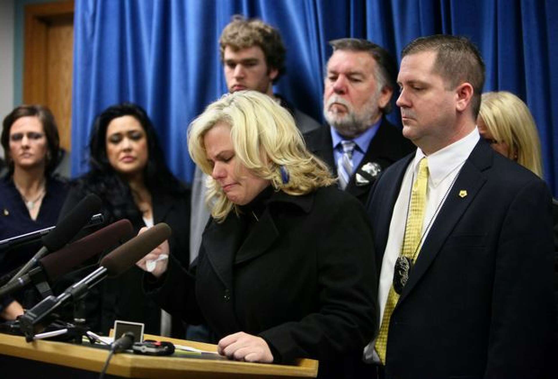 Report: Accused Seattle cop killer tried to kill himself