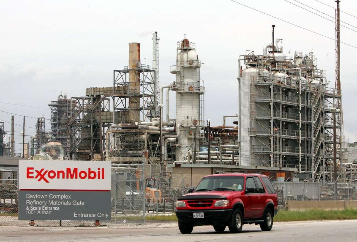 Suit demands Exxon Mobil reduce emissions at Baytown refinery