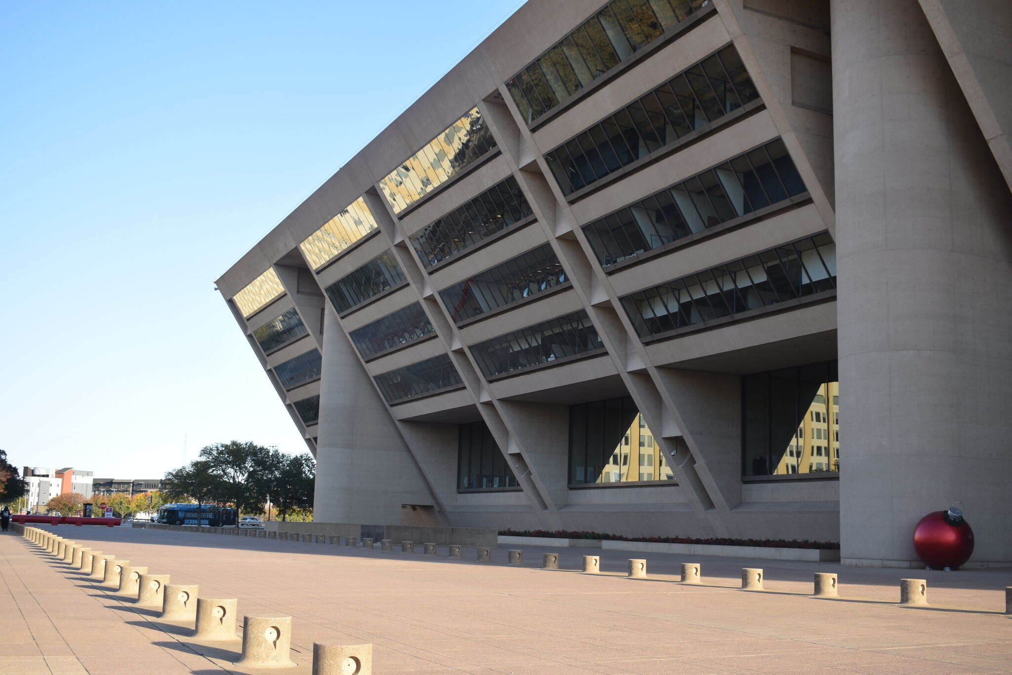 Dallas council member releases emails about historic building's fate