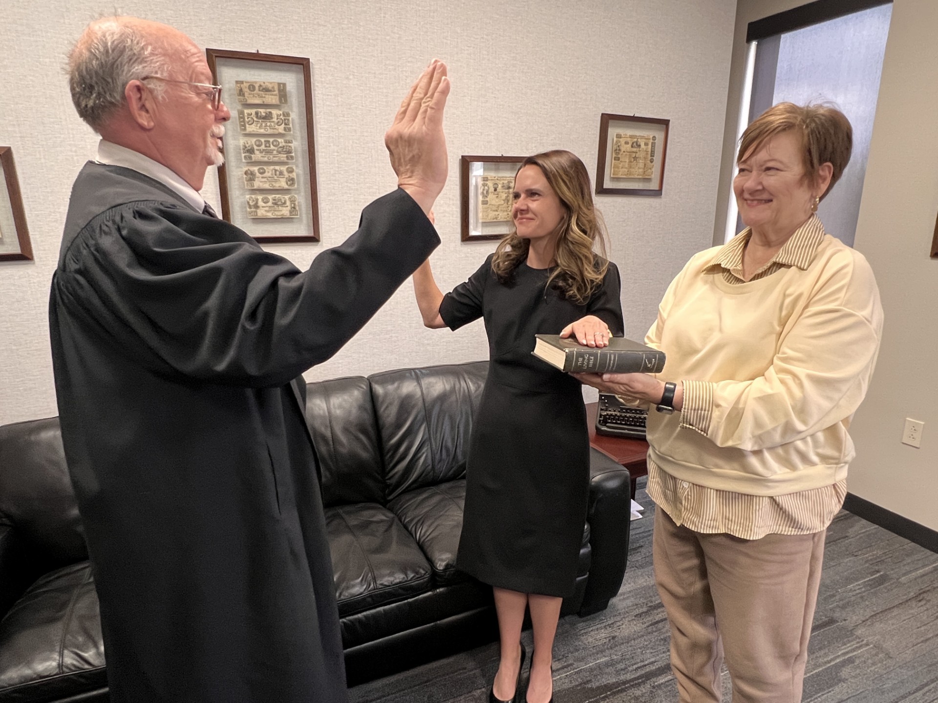 Comal County commissioners appoint Hoyt as interim county judge