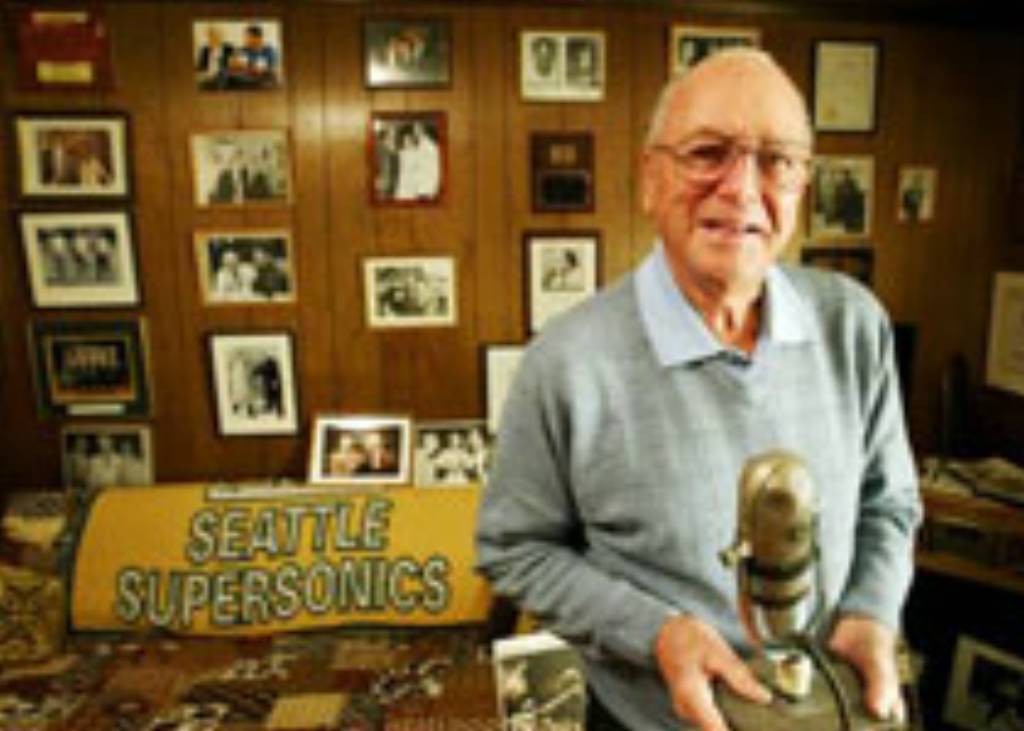 Bob Blackburn, former voice of Sonics, dies
