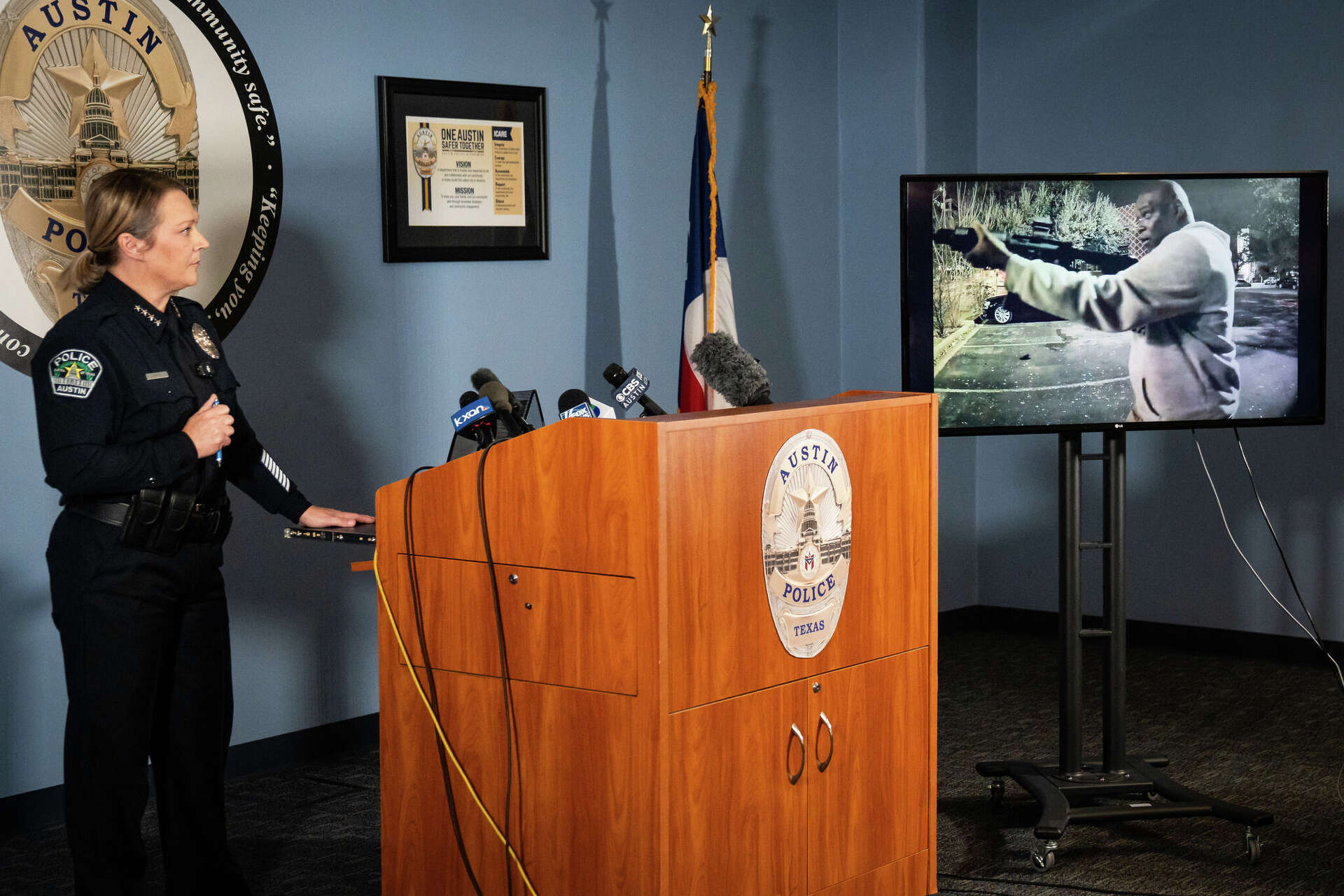Austin police say 19 people shot in 6th Street shooting; release video