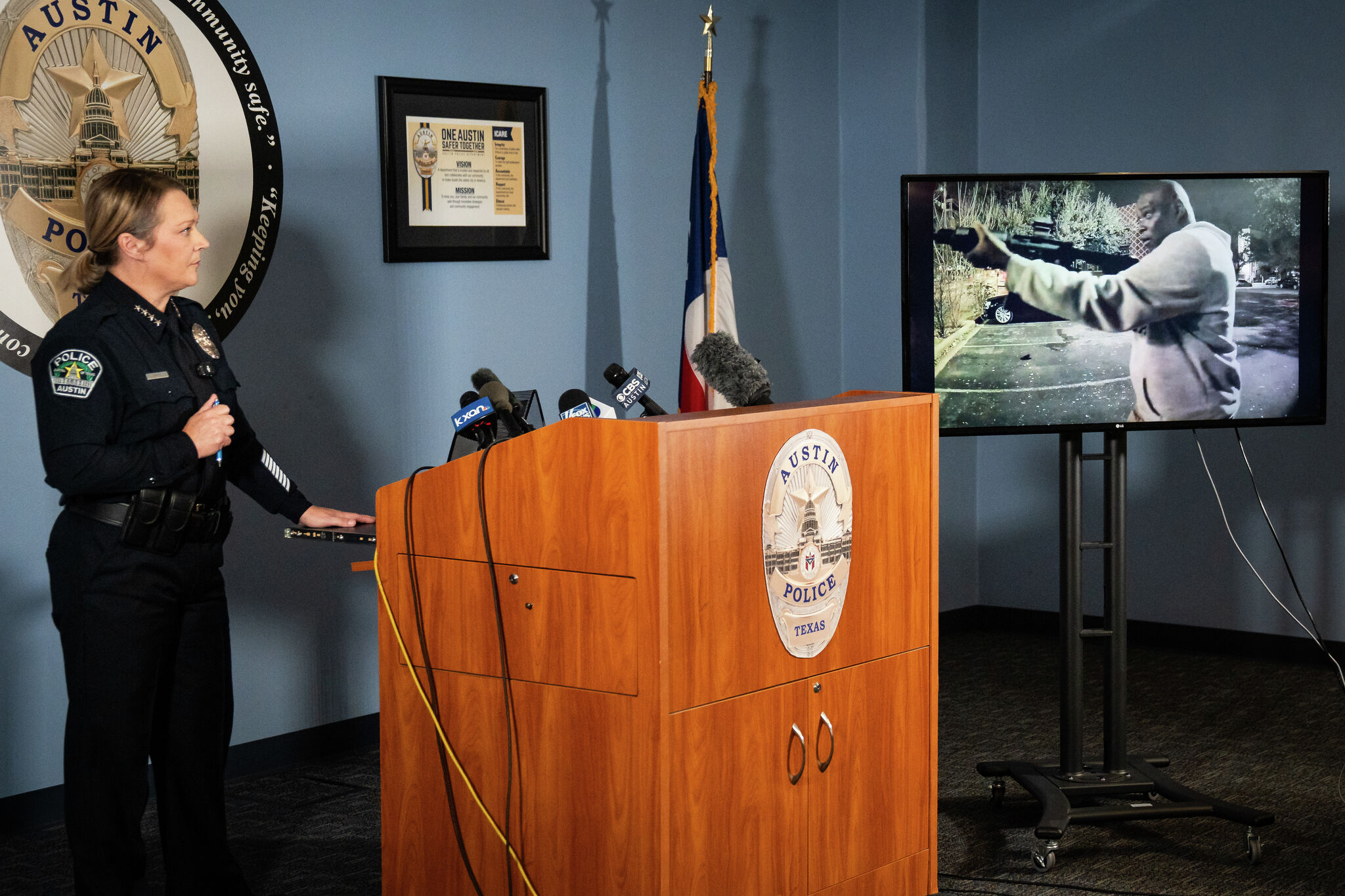 New Austin 6th Street shooting video, 911 calls capture chaos