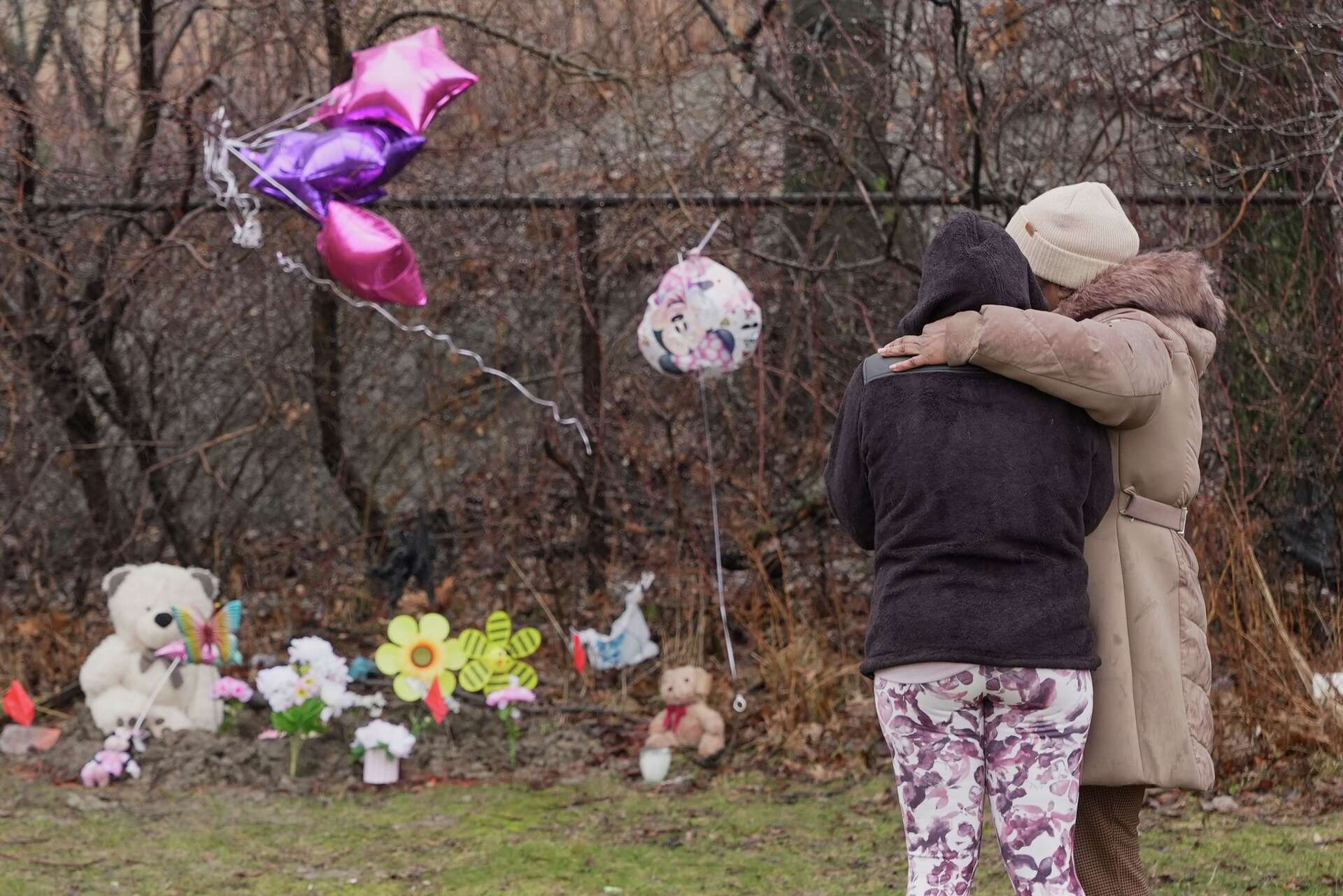 Mother of 2 girls found in shallow graves in Cleveland charged with murder