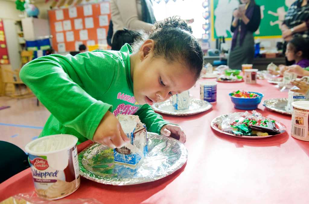 Kindergarten students 'eat up' holiday project