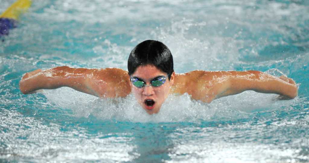 Greenwich swimmers edge Darien