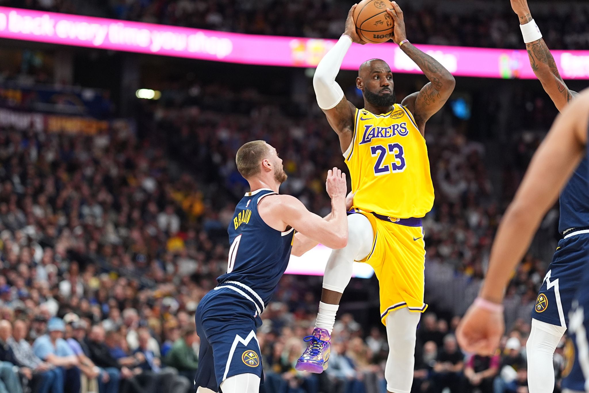 LeBron James breaks the NBA career field goals record in the Lakers ...