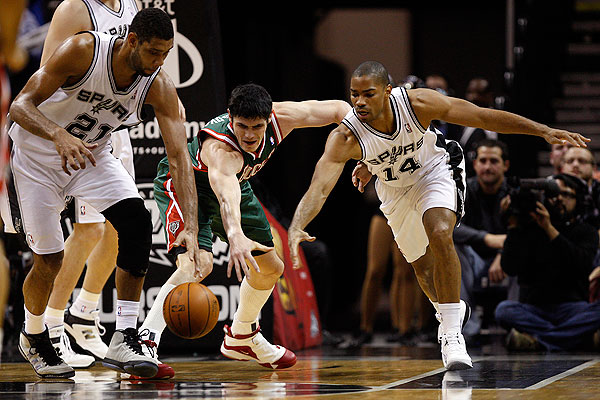 Spurs 92, Milwaukee Bucks 90