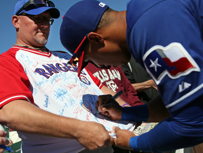 Photos: Jurickson Profar playfully punched; Johan Yan's weird windup ...