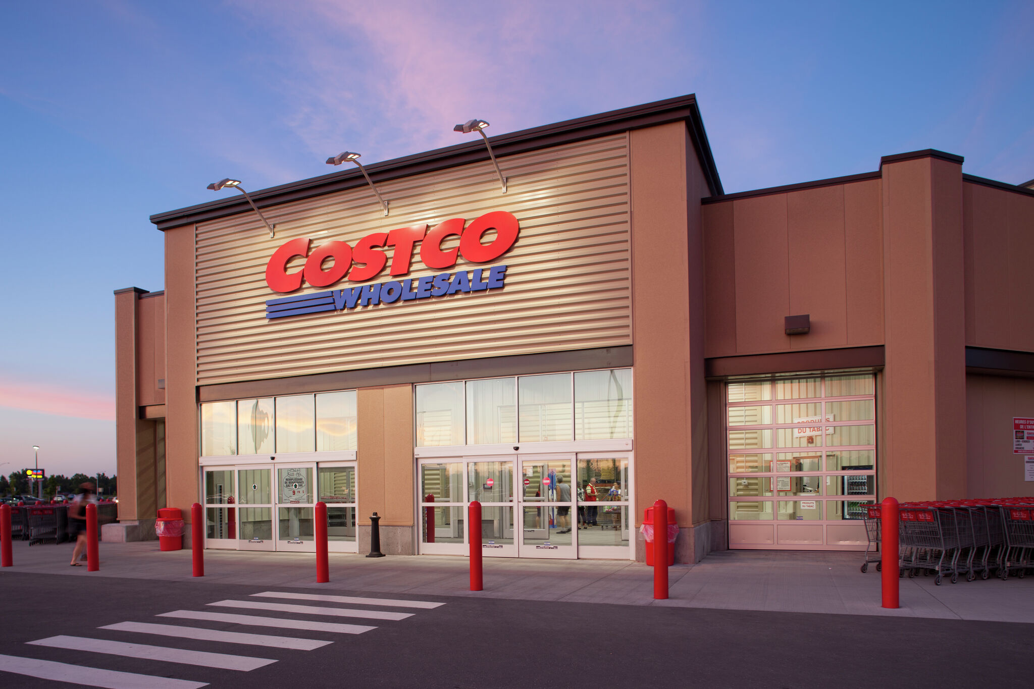 Costco says it will cut prices if tariff refunds are paid