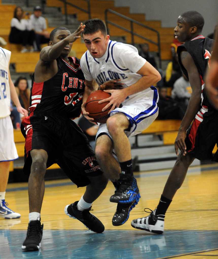 Krumins leads Ludlowe past Central