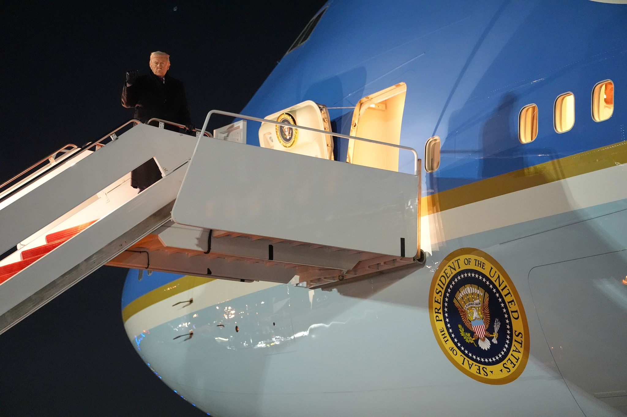 Air Force One forced to return to D.C. area over small electrical issue