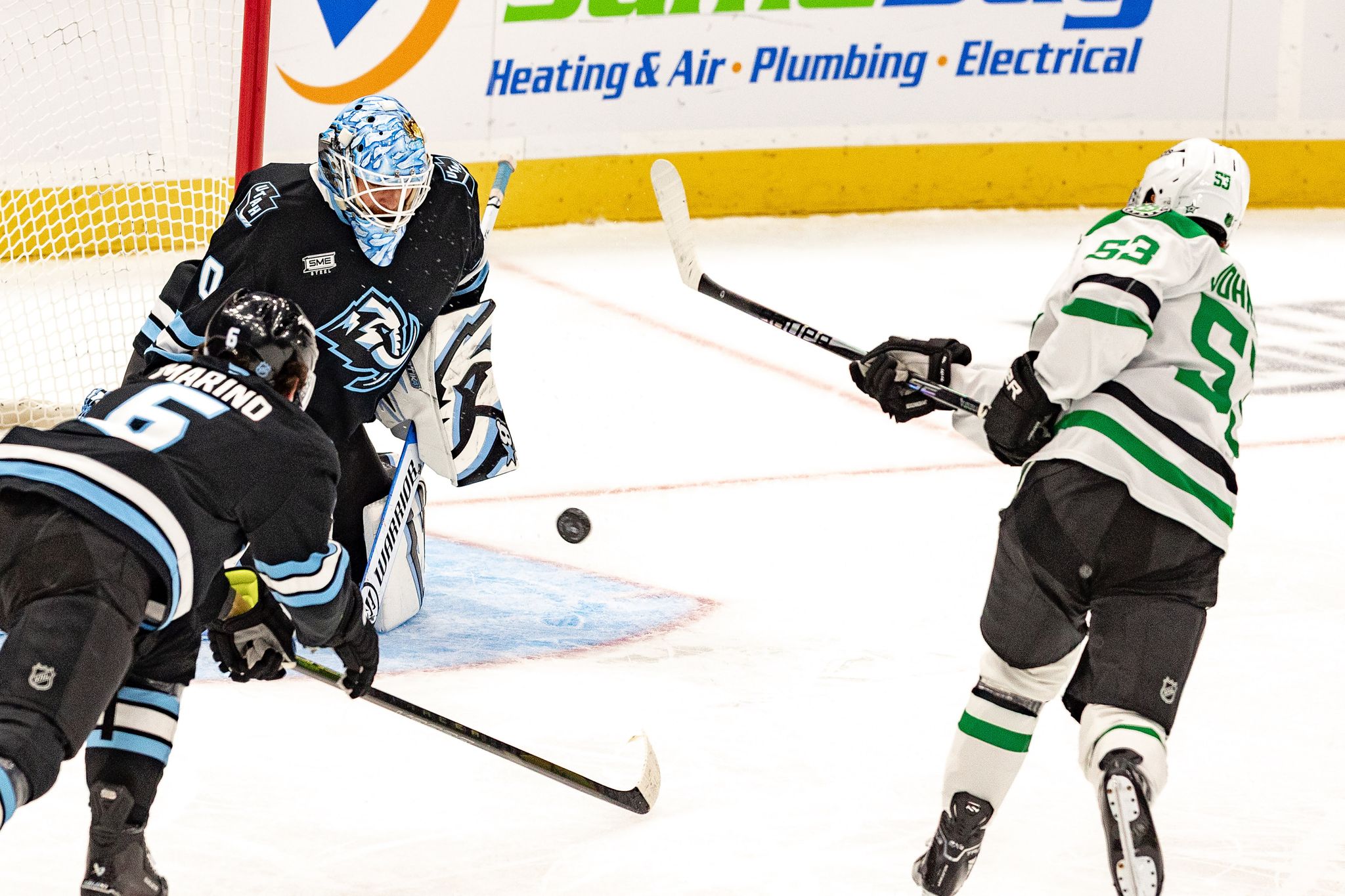 Stars beat Mammoth as Wyatt Johnston ties Mike Modano's record