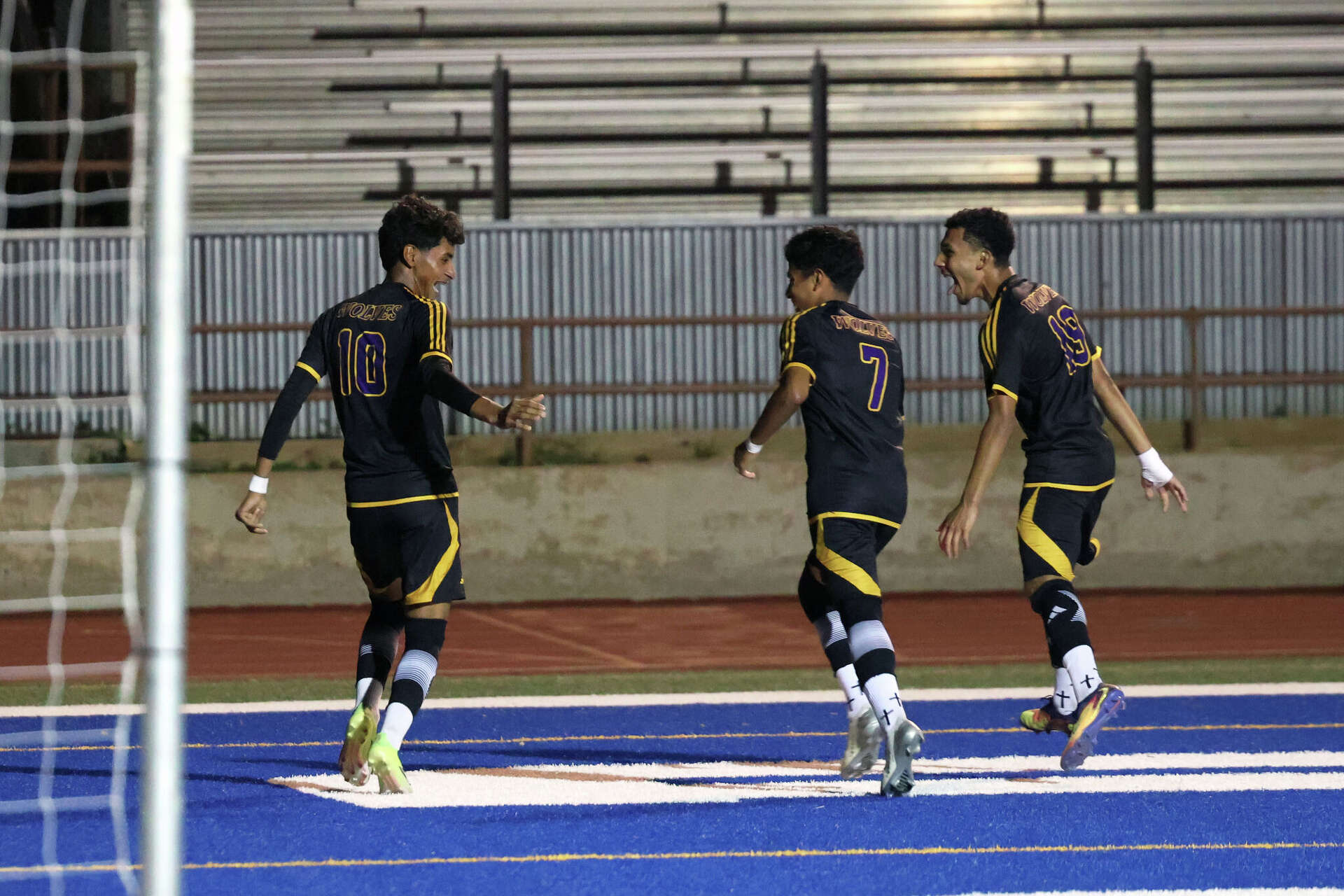 LBJ seizes control of fourth place with shutout of United