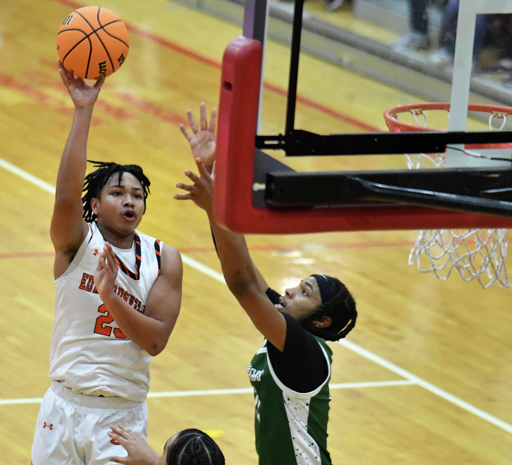 Edwardsville basketball plays Richwoods in sectional final