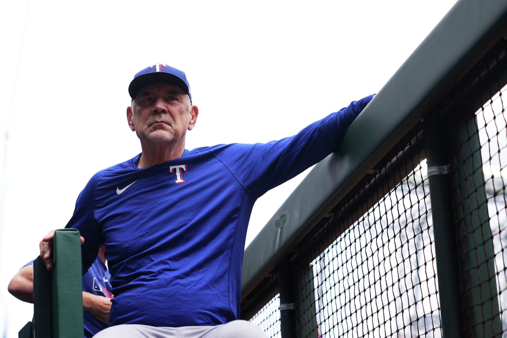 Rangers catch up with Bruce Bochy, now an advisor for the Giants