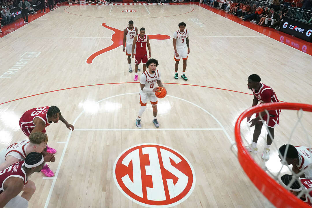 Texas basketball vs Oklahoma game score: Longhorns lose to Sooners