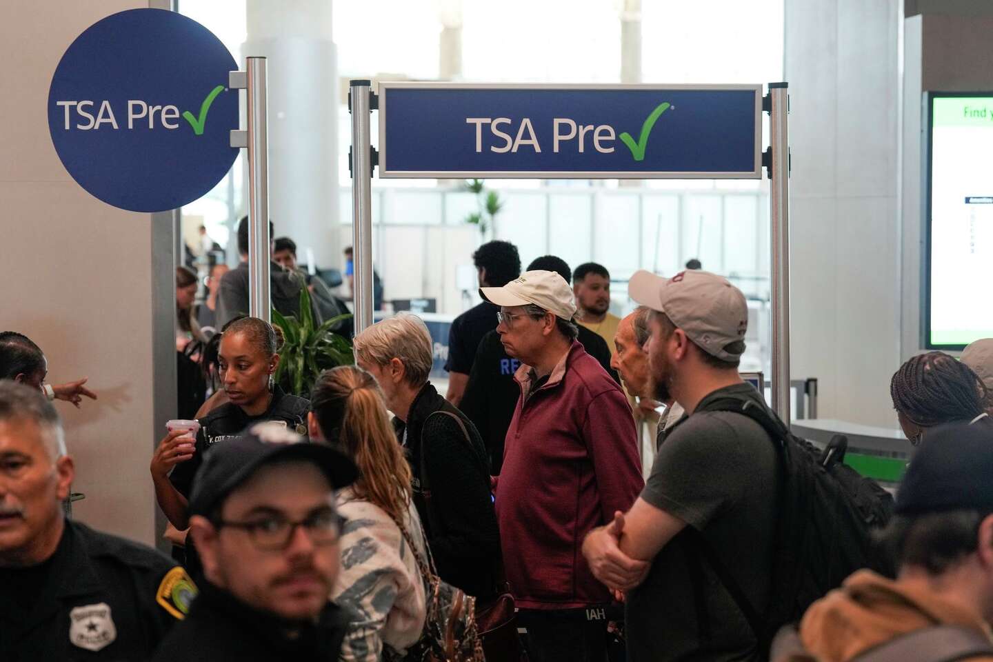 Houston Hobby Airport TSA wait times down after days of delays