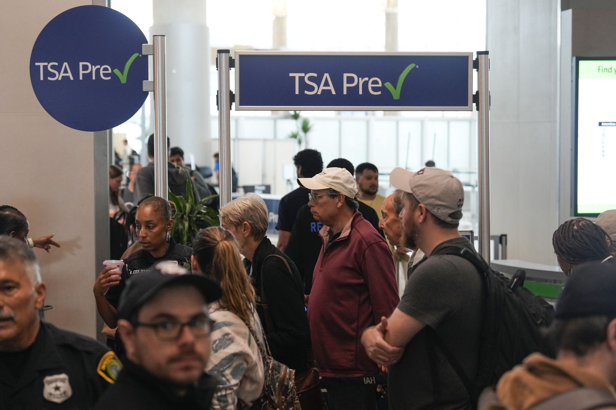 Houston Hobby Airport TSA wait times down after days of delays