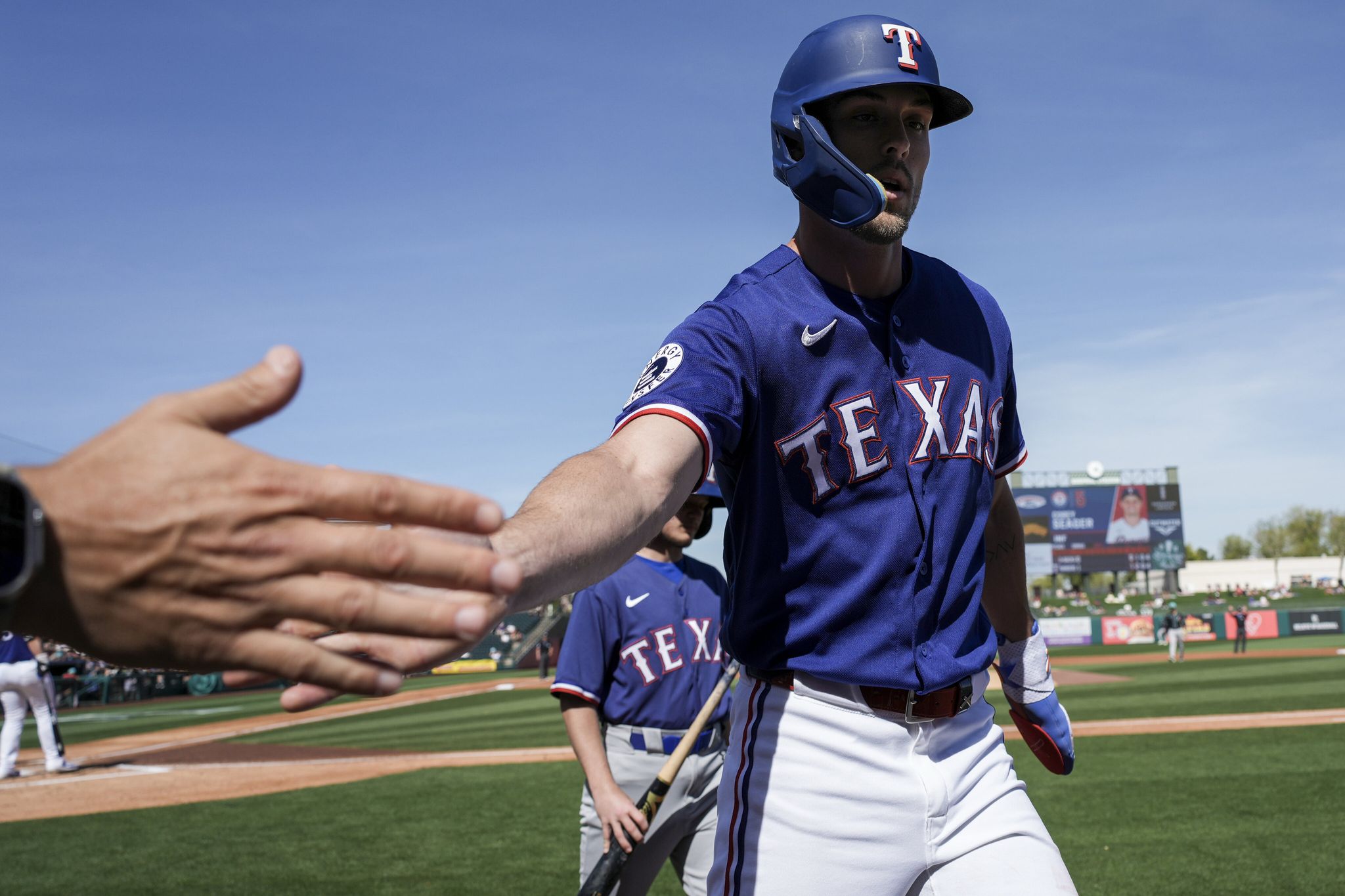 Rangers name Evan Carter as starting center fielder, kind of