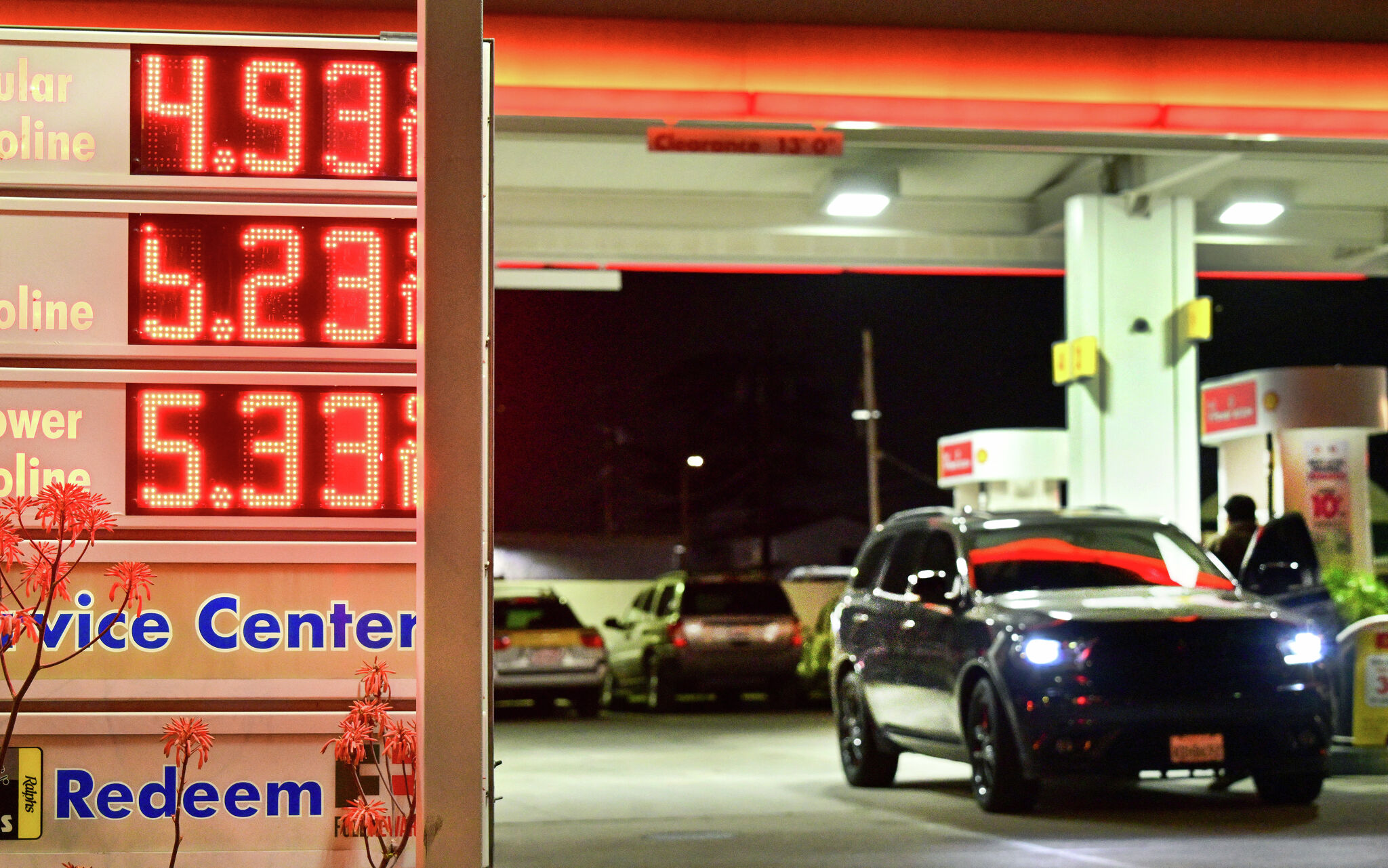 Why are gas prices going up? Here's how much gas costs today in Austin